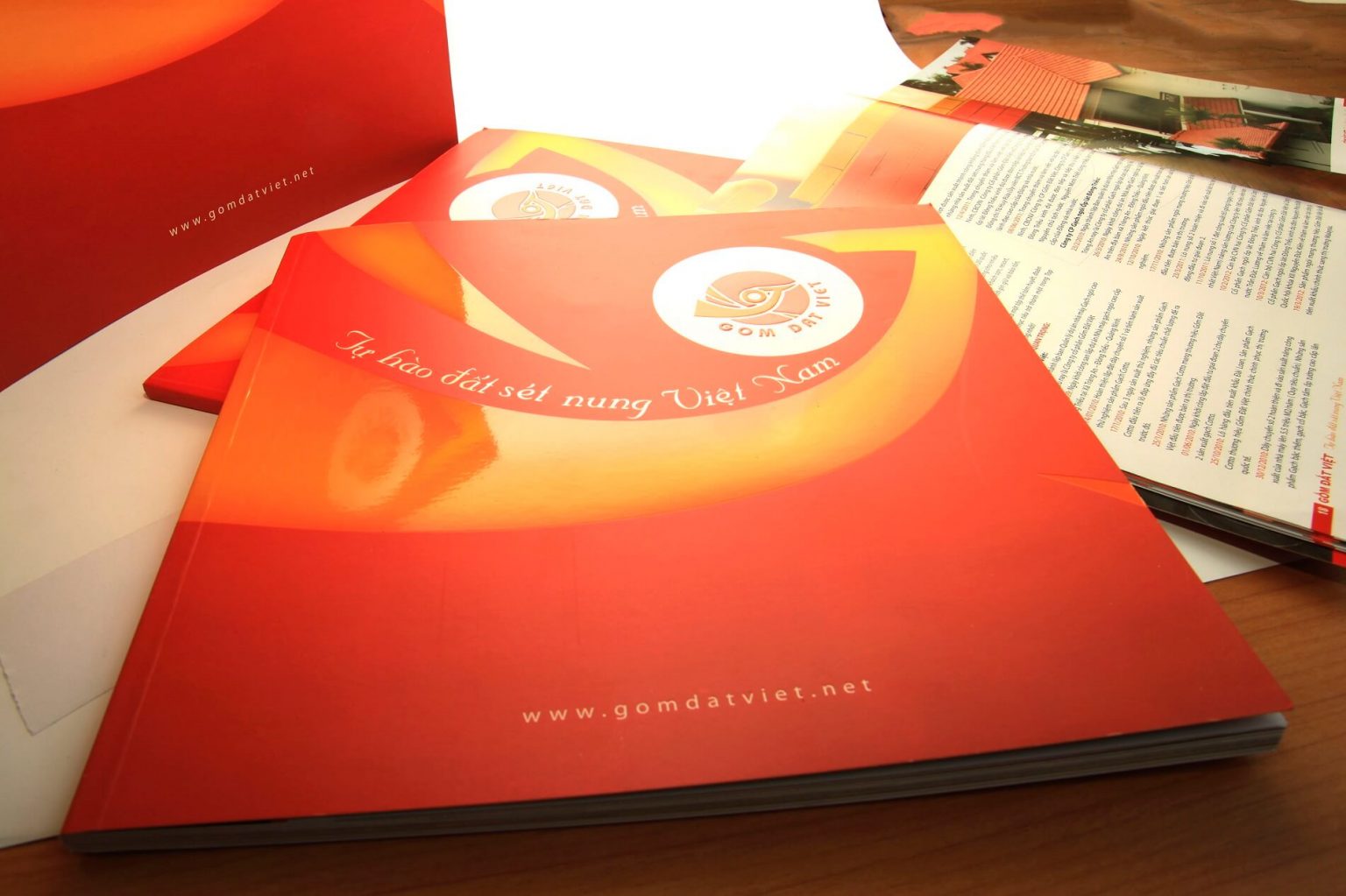 Thiết Kế Nhận Diện Thương Hiệu, Catalogue Gốm Đất Việt | Sao Kim Branding